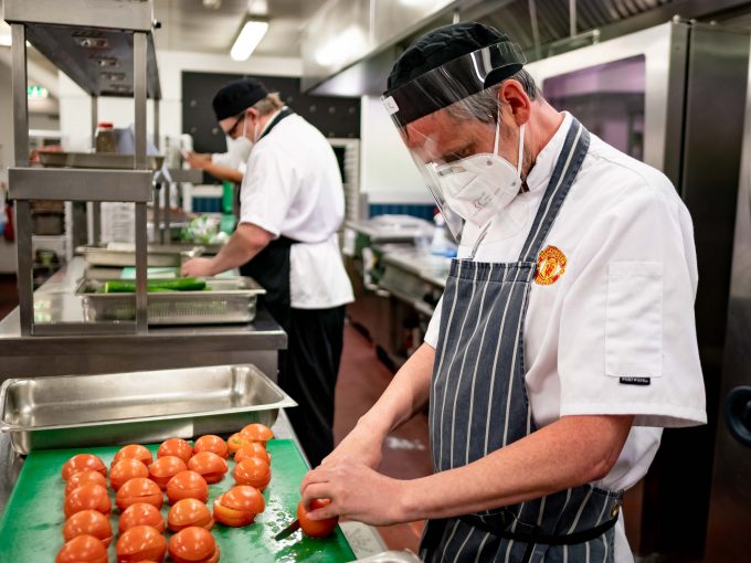 Manchester United to deliver 60,000 meals to NHS staff - Manchester ...